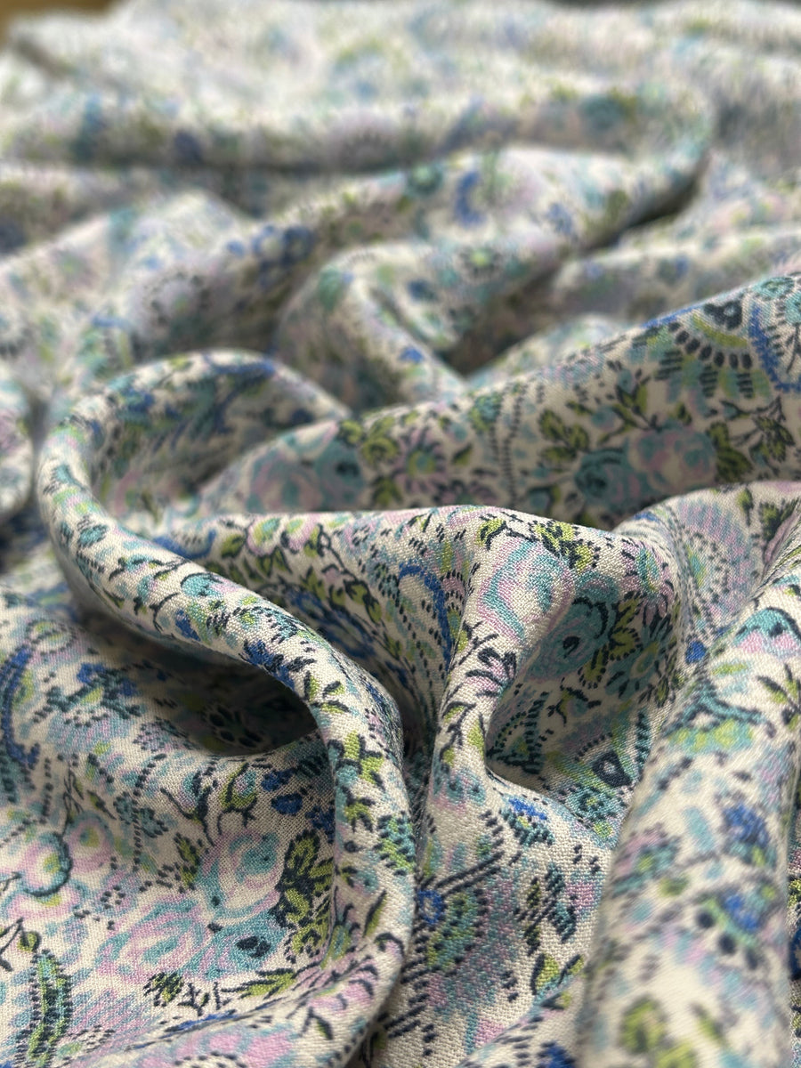 RV-9037W FLORAL PAISLEY PRINT ECOVERO VISCOSE CREPE. ITALY. – Elliott Berman Textiles